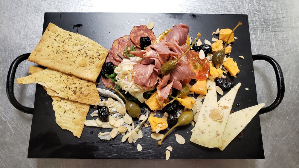 Darfons Restaurant & Lounge, Nashville | Roadtrippers