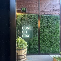 PUB 819 - Updated September 2025 - 369 Photos & 403 Reviews - 819 ...