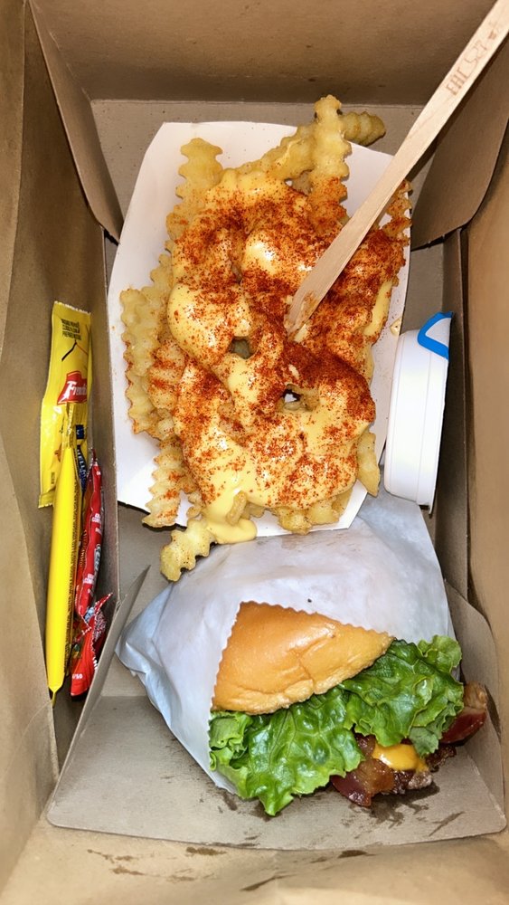 SHAKE SHACK WESTLAKE - Updated October 2025 - 30 Photos & 37 Reviews ...