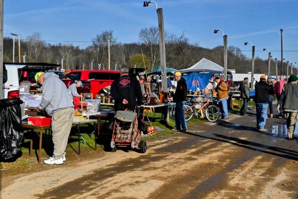 ROGERS FLEA MARKET & AUCTIONS - Updated July 2025 - 107 Photos & 29 ...