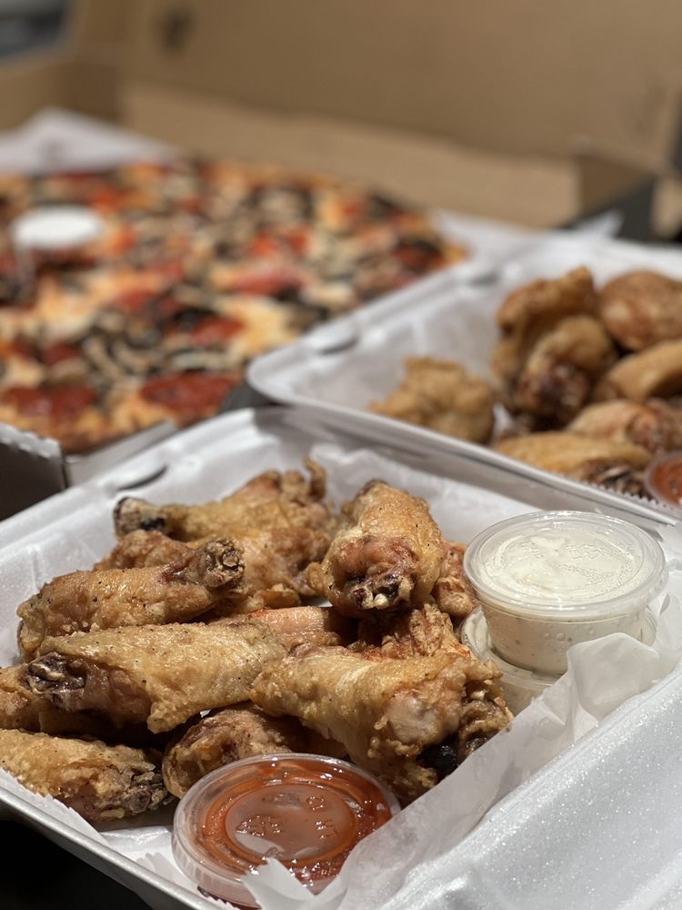 PINBALL PIZZA - 142 Reviews & 75 Photos - 2109 W Magnolia Blvd, Burbank ...