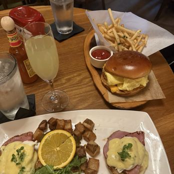 TAVERNA - Updated December 2025 - 719 Photos & 645 Reviews - 3312 Knox ...