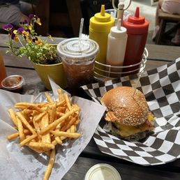 SUPERBURGER - Updated August 2025 - 319 Photos & 706 Reviews - 1501 4th ...