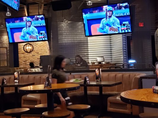 BOMBSHELLS RESTAURANT & BAR - 136 Photos & 169 Reviews - Sports Bars ...