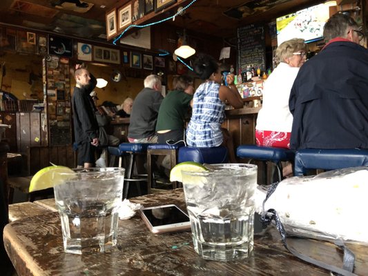 BLUE MOON TAVERN - 36 Photos & 98 Reviews - 712 NE 45th St, Seattle ...