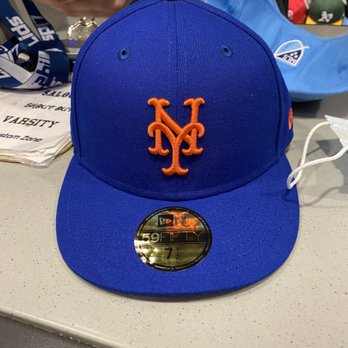 LIDS - Updated December 2025 - 28 Photos & 39 Reviews - 243 W 42nd St ...