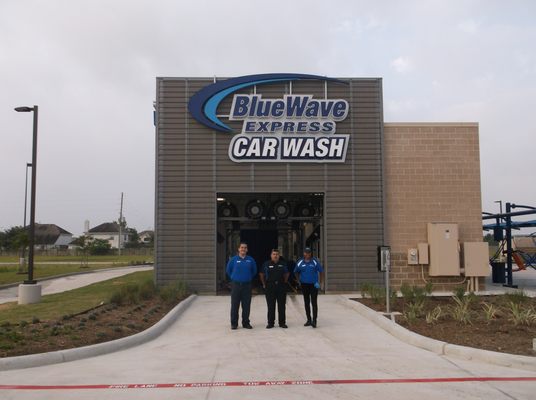 BLUEWAVE EXPRESS CAR WASH - Updated October 2025 - 12 Photos & 17 ...
