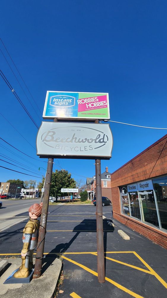 ROBBIES HOBBIES - Updated December 2025 - 13 Reviews - 4578 N High St ...