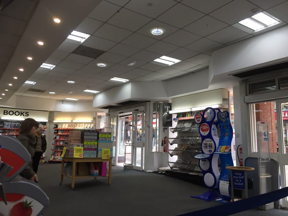 WH SMITH - Updated December 2025 - 3-7 Lands Lane, Leeds, Aberdeen ...