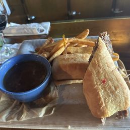 PORTSIDE INN - Updated November 2025 - 150 Photos & 200 Reviews - 239 W ...