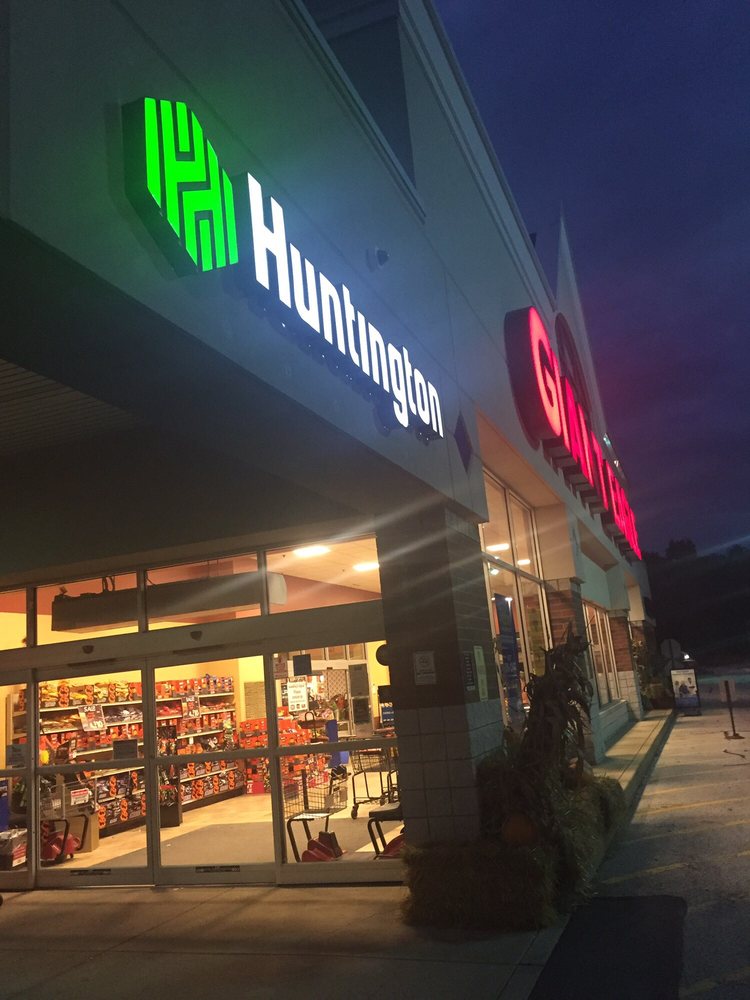 GIANT EAGLE - Updated December 2025 - 23 Reviews - 290 E Aurora Rd ...