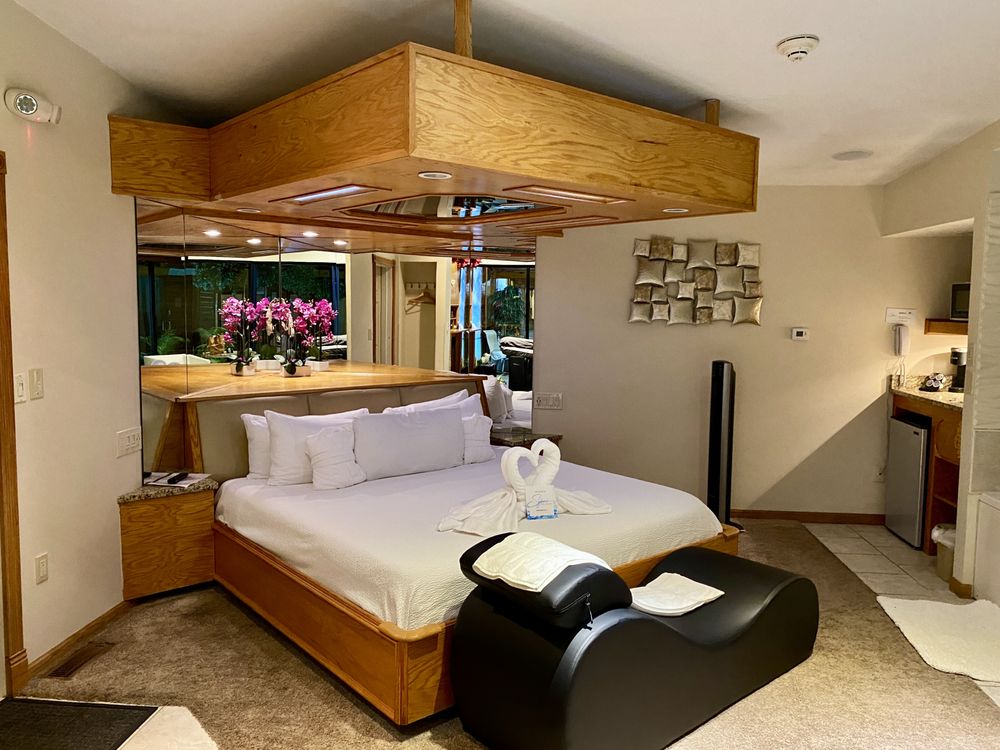 SYBARIS POOL SUITES - Updated December 2025 - 280 Photos & 65 Reviews ...