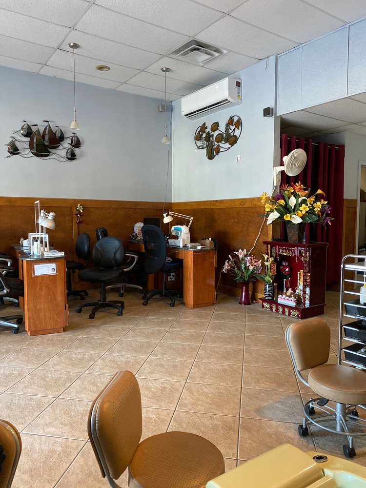 IN STYLE NAILS - Updated October 2024 - 19 Photos & 32 Reviews - 6102 S ...