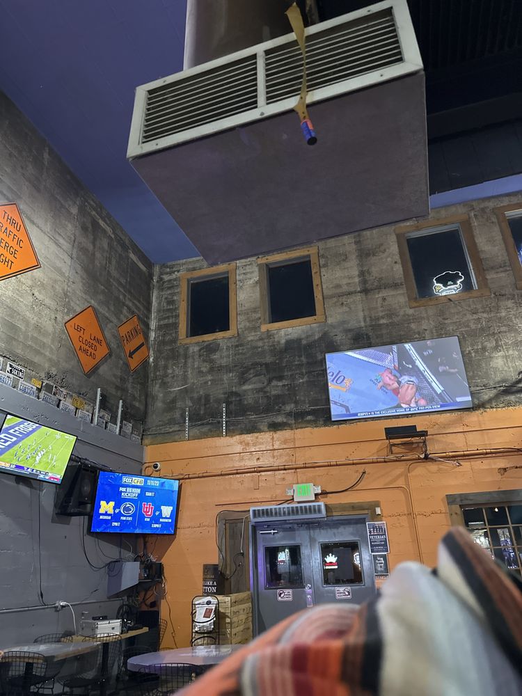 BUCKETZ BAR N GRILL - Updated October 2025 - 26 Photos & 13 Reviews ...