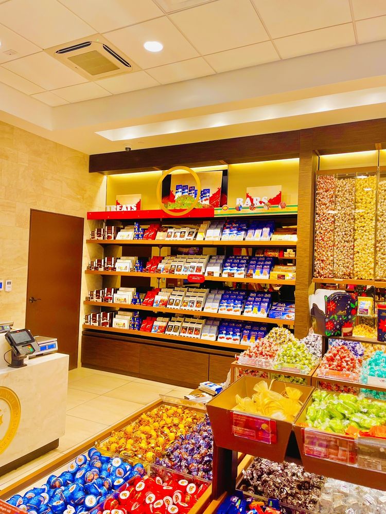 LINDT CHOCOLATE SHOP - Updated October 2025 - 77 Photos & 14 Reviews ...