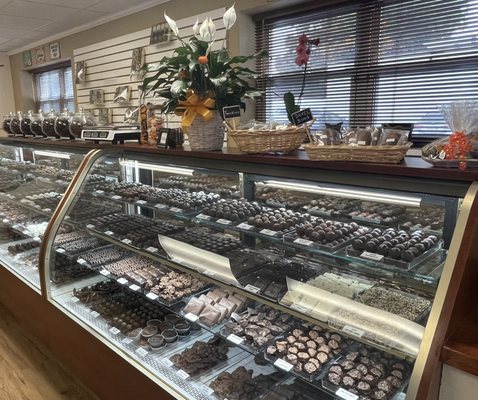 THE CHOCOLATE NOOK - Updated March 2025 - 21 Photos - 11-11 River Rd ...