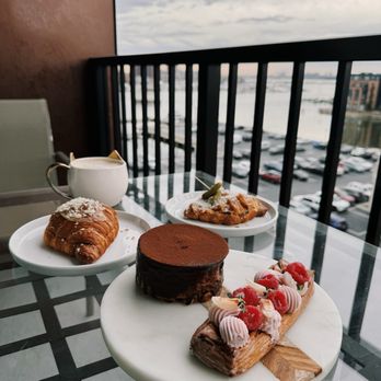 CAFÉ DEAR LEON - Updated June 2024 - 758 Photos & 286 Reviews - 2929 O ...