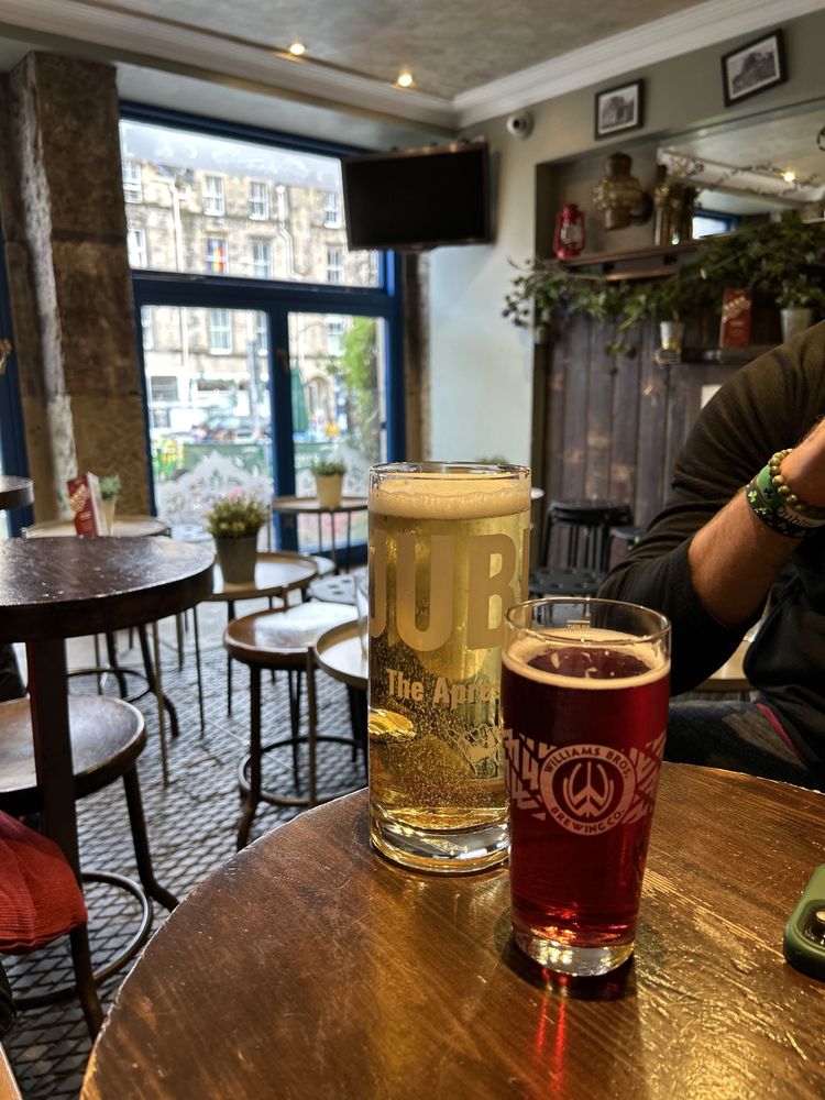 THE WEE PUB - 11-13 Grassmarket, Edinburgh, United Kingdom - Pubs ...