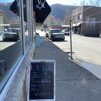 VINYL PIES - Updated August 2025 - 30 Photos & 28 Reviews - 164 Bridge ...