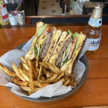 THE BURG BAR & GRILL - Updated June 2024 - 362 Photos & 467 Reviews ...