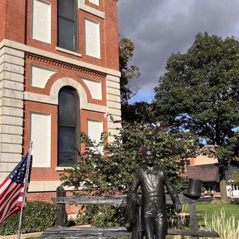 YOUNG MR LINCOLN STATUE - Updated October 2025 - 13 Photos - 112 W ...