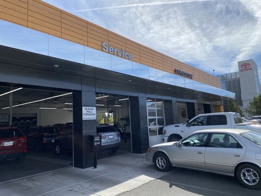 LITHIA CHRYSLER JEEP OF RENO - Updated September 2025 - 104 Photos ...