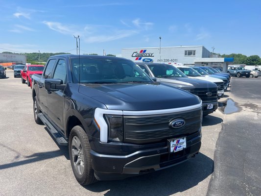 COURTESY FORD - Updated September 2025 - 13 Photos - 3921 W River Dr ...