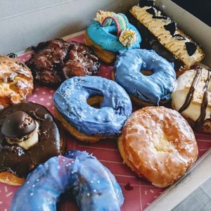 DK’S DONUTS & BAKERY - 4287 Photos & 2440 Reviews - 1614 Santa Monica ...