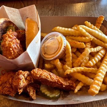 MAIN CHICK HOT CHICKEN - Updated September 2024 - 126 Photos & 174 ...