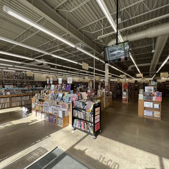 HALF PRICE BOOKS - Updated December 2025 - 42 Photos & 92 Reviews - 31 ...