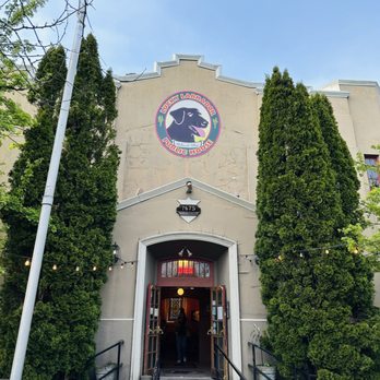 LUCKY LABRADOR PUBLIC HOUSE - Updated July 2025 - 64 Photos & 205 ...