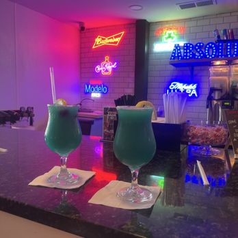 MR EVERYTHING CAFE - Updated February 2025 - 250 Photos & 301 Reviews ...