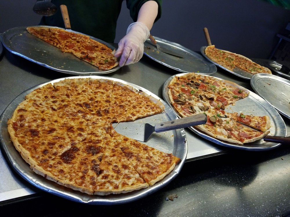 VILLAGE INN PIZZA PARLOR - 18 Photos & 33 Reviews - 539 E Plaza Dr ...