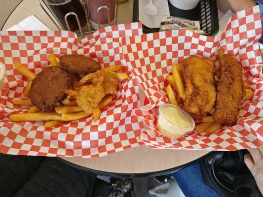 WEST SEATTLE FISH HOUSE - 61 Photos & 205 Reviews - 9005 35th Ave SW ...