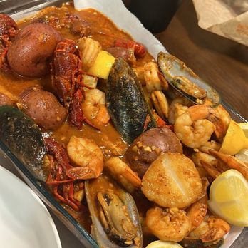 THE CRAWFISH GUY - Updated May 2024 - 368 Photos & 470 Reviews - 5730 N ...