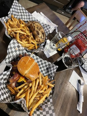 MILWAUKEE BURGER COMPANY - Updated February 2025 - 207 Photos & 329 ...