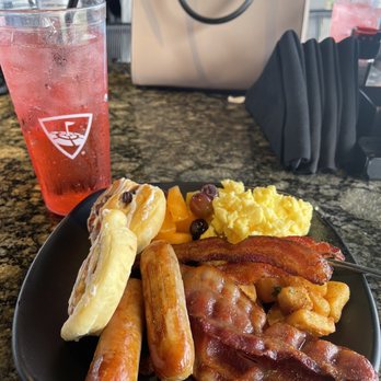 TOPGOLF - Updated March 2025 - 208 Photos & 160 Reviews - 5820 Rockside ...