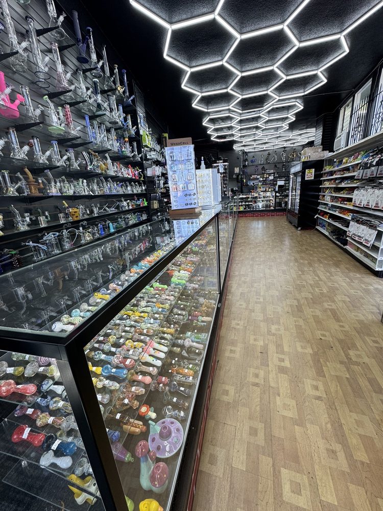 SAN CARLOS SMOKE SHOP - Updated January 2026 - 37 Photos - 1140 El ...