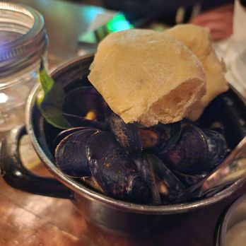 HOPLEAF BAR - Updated August 2024 - 1186 Photos & 2332 Reviews - 5148 N ...