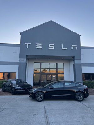 TESLA - Updated December 2025 - 68 Photos & 88 Reviews - 100 S Lake ...