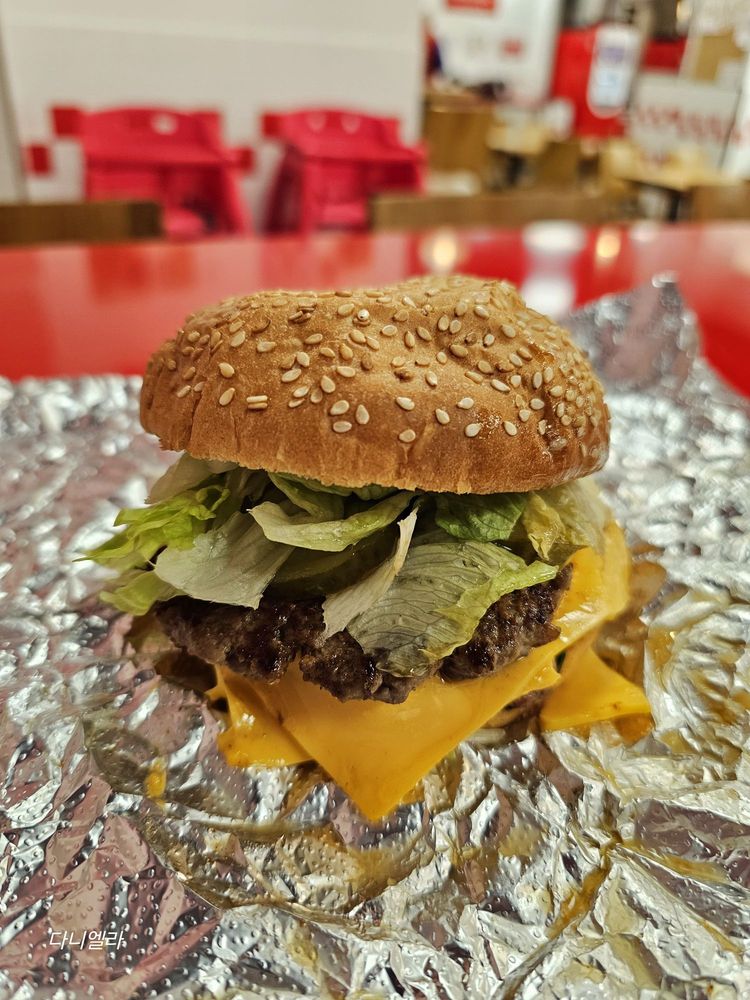 FIVE GUYS - Updated June 2025 - Jungfernstieg 41-42, Hamburg, Germany ...