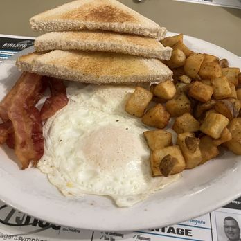 QUEENS COACH FAMILY RESTAURANT - Updated June 2025 - 40 Photos & 34 ...