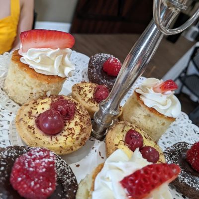 FABLED TABLE - Updated June 2025 - 30 Photos - 1400 Buena Vista St ...