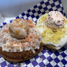 DG DOUGHNUTS - Updated December 2025 - 1443 Photos & 490 Reviews - 29 W ...
