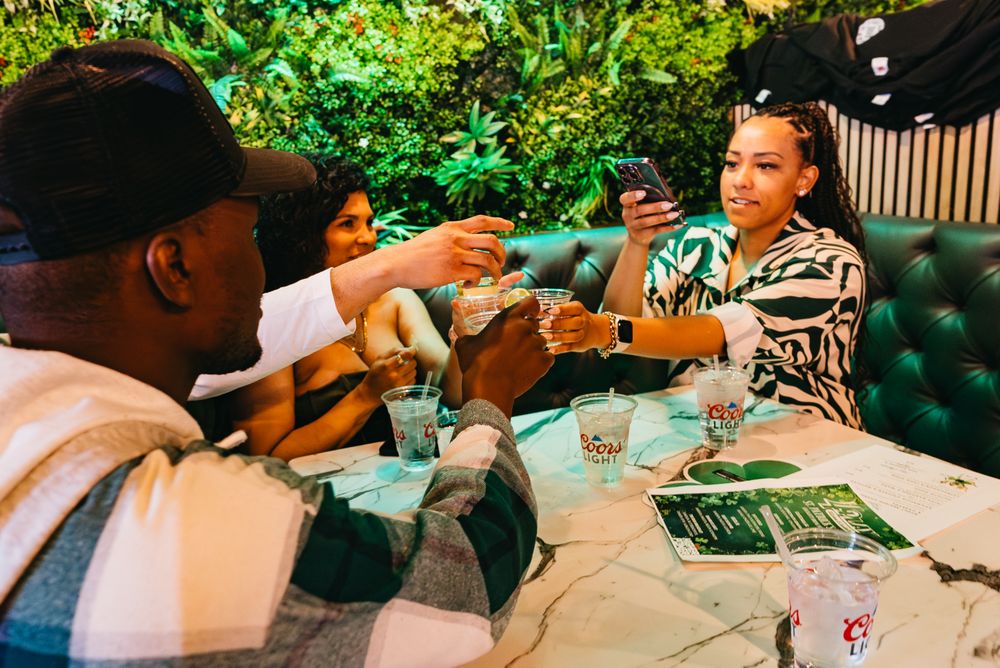 4PLAY KITCHEN & COCKTAILS - Updated May 2024 - 41 Photos - 2229 Blake ...