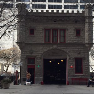 CHICAGO FIRE DEPARTMENT ENGINE 18 - 11 Photos - 1360 S Blue Island Ave ...