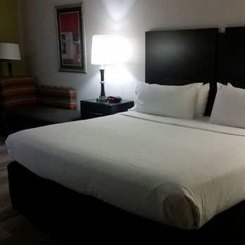 HOLIDAY INN EXPRESS & SUITES LEXINGTON DTWN AREA-KEENELAND - Updated ...