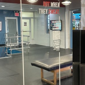 CRUNCH FITNESS - 54TH STREET - 59 Photos & 140 Reviews - 250 West 54th ...