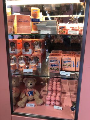 MANNER SHOP - 53 Photos & 69 Reviews - Stephansplatz 7, Wien, Austria ...