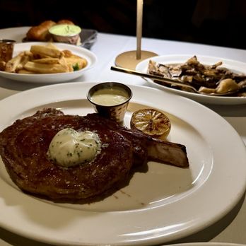 MR. LYONS - Updated July 2025 - 554 Photos & 734 Reviews - 233 E Palm ...